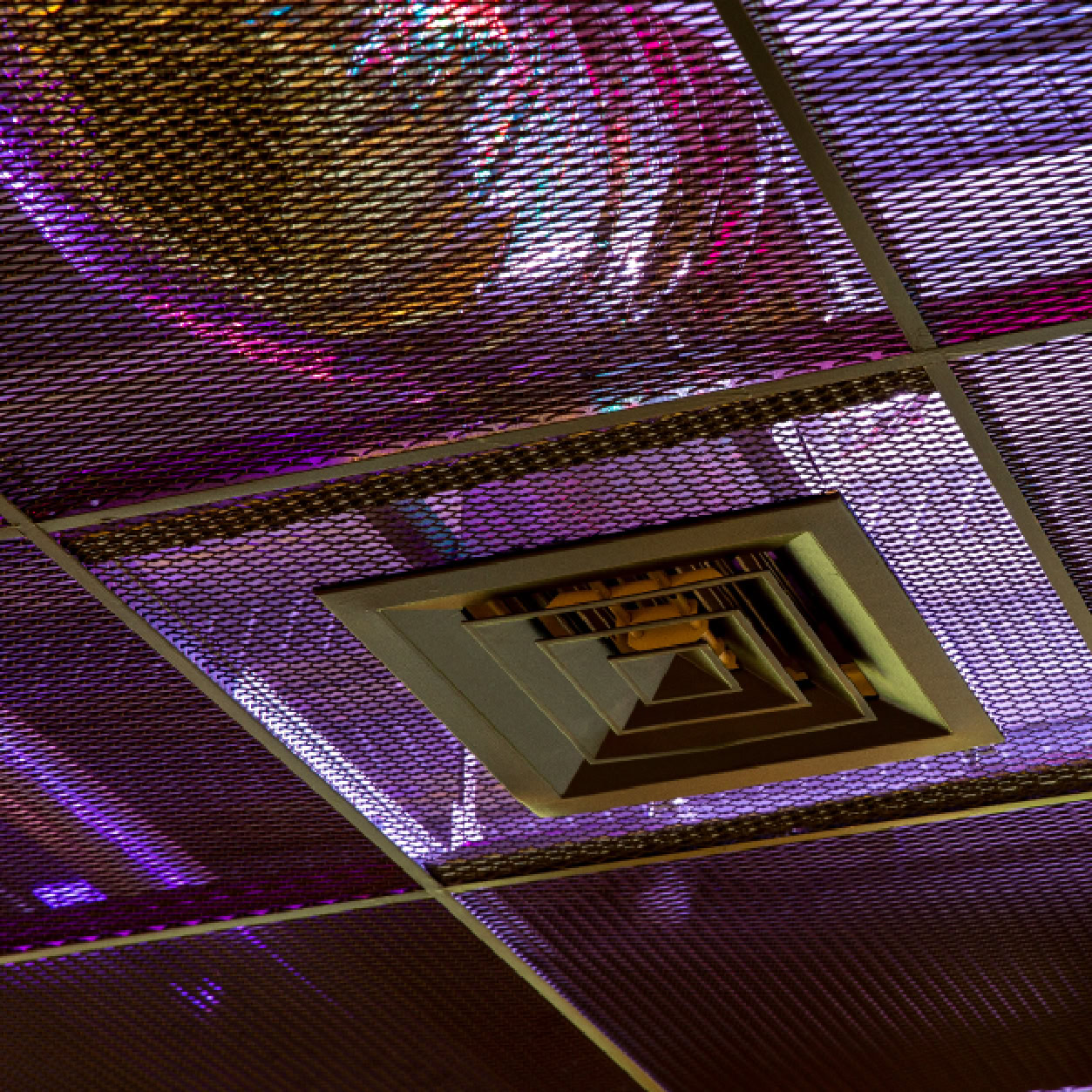 The Benefits of Metal Mesh Ceilings in Educational Facilities | Amron ...